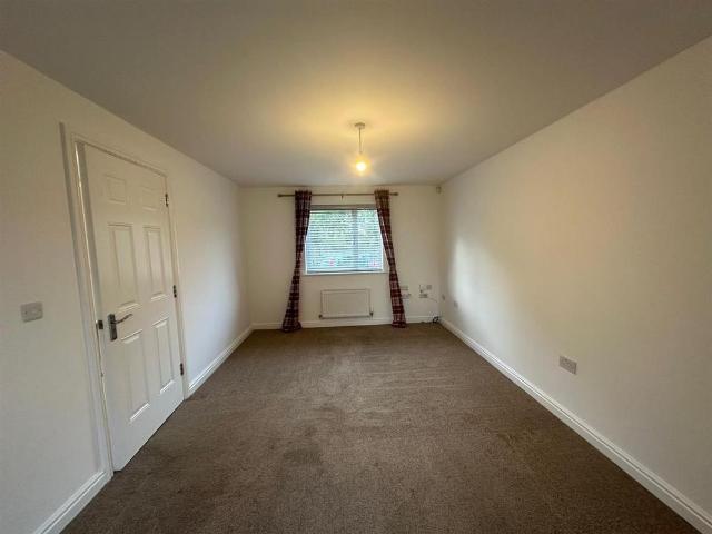 4 bedroom end of terrace house to rent