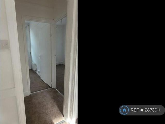 4 bedroom end of terrace house to rent