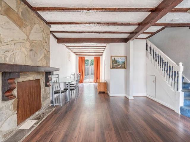 4 bedroom end of terrace house to rent