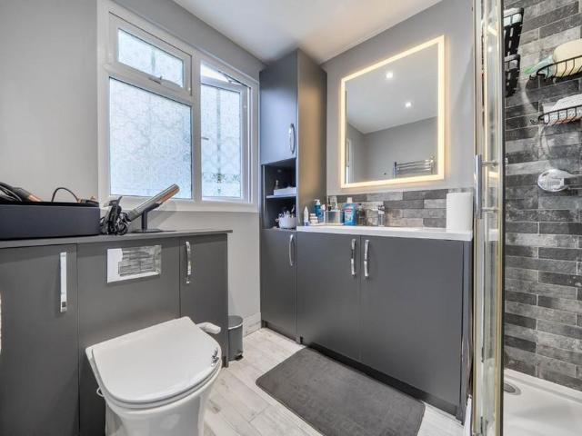 4 bedroom end of terrace house to rent