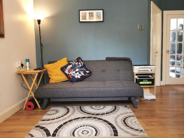 4 bedroom end of terrace house to rent