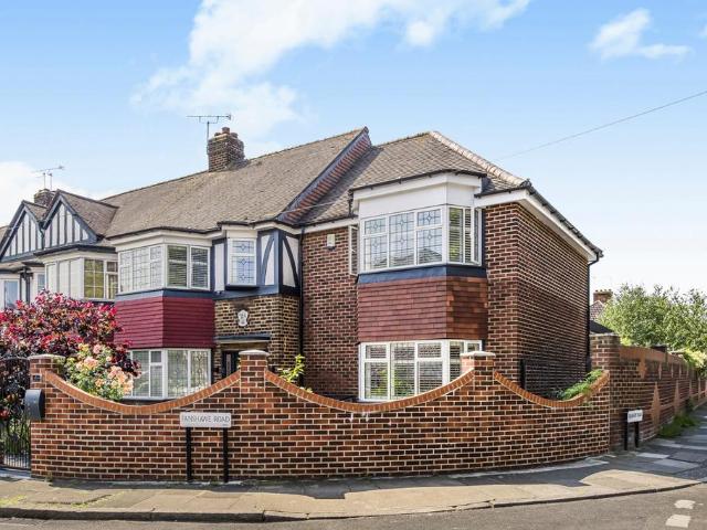 4 bedroom end of terrace house to rent