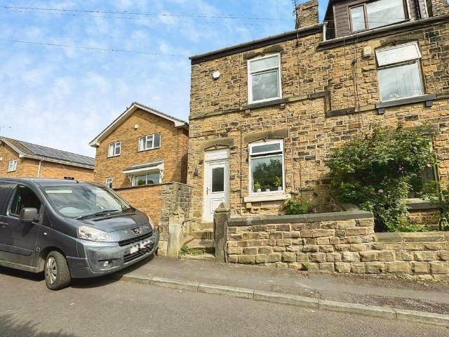 4 bedroom end of terrace house to rent