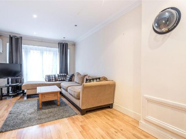 4 bedroom end of terrace house to rent