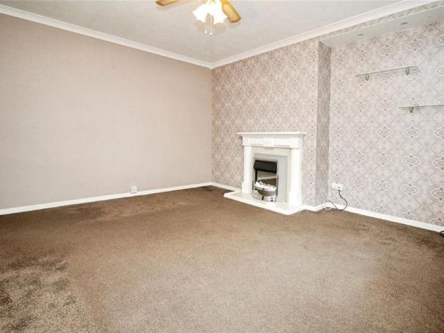 4 bedroom end of terrace house to rent