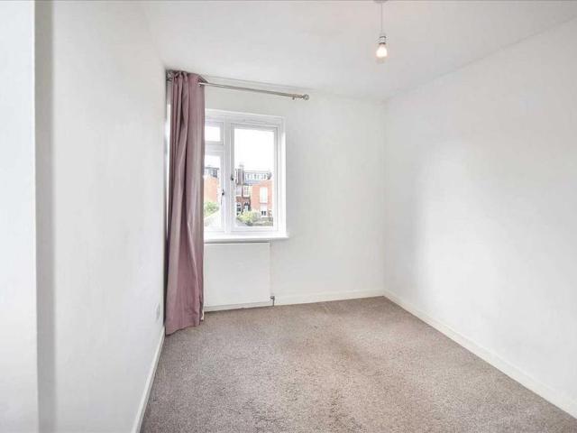 4 bedroom end of terrace house to rent