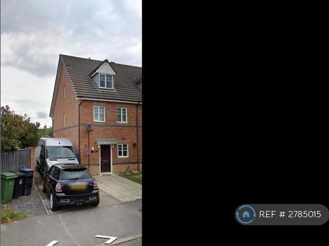 4 bedroom end of terrace house to rent
