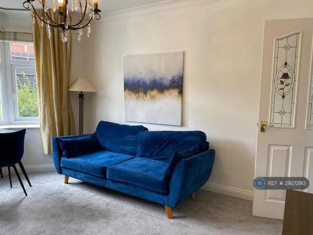 4 bedroom end of terrace house to rent