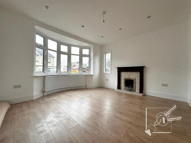 4 bedroom end of terrace house to rent