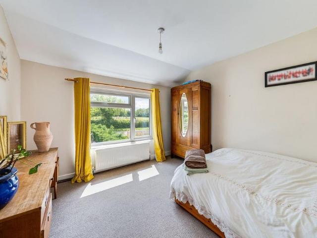 4 bedroom end of terrace house to rent