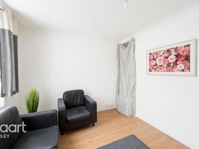 4 bedroom end of terrace house to rent