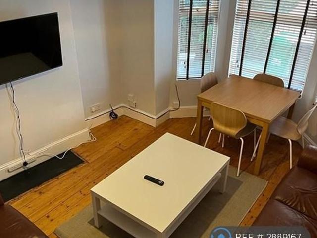 4 bedroom end of terrace house to rent