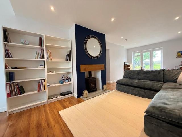 4 bedroom end of terrace house to rent