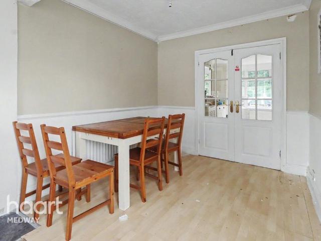4 bedroom end of terrace house to rent