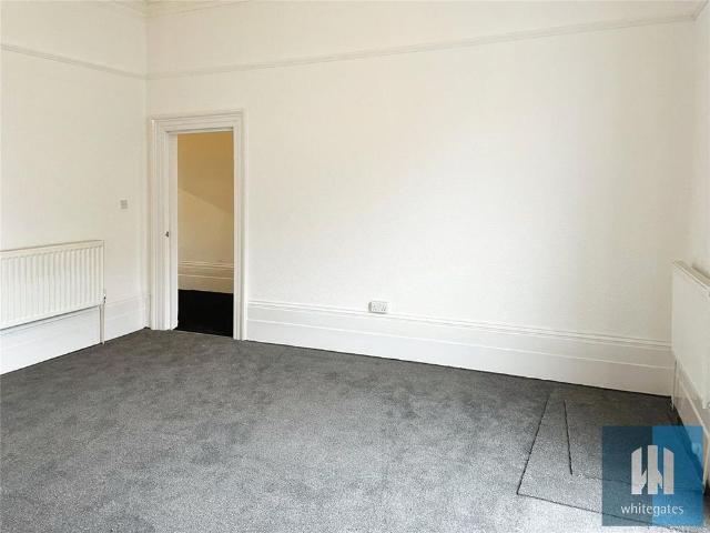 4 bedroom end of terrace house to rent