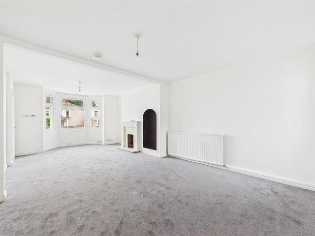 4 bedroom end of terrace house to rent