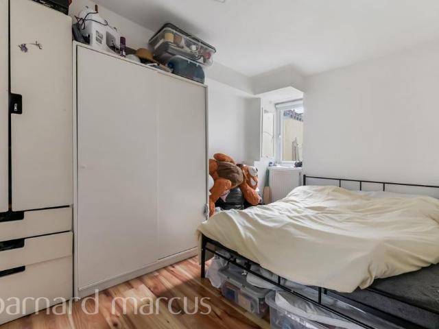 4 bedroom end of terrace house to rent