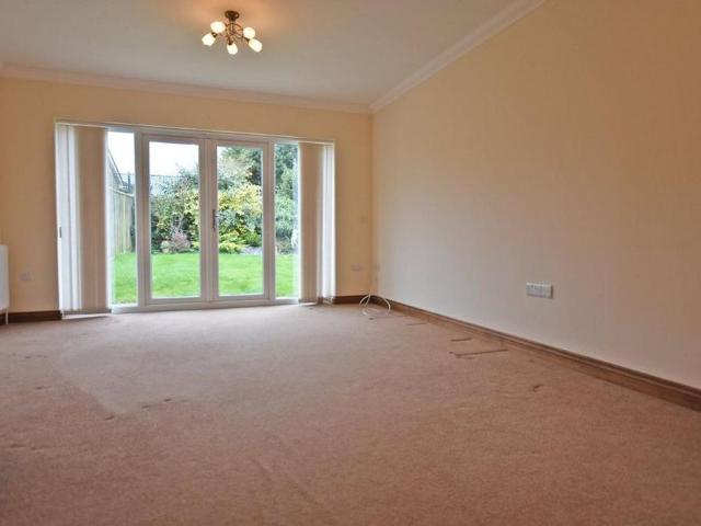 4 bedroom end of terrace house to rent