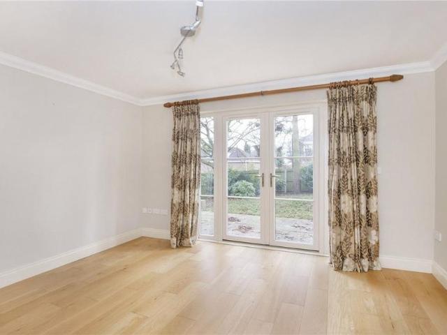4 bedroom end of terrace house to rent