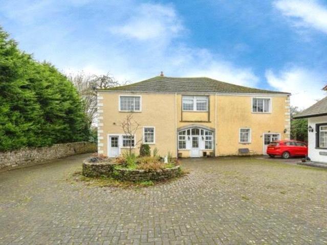 4 bedroom end of terrace house to rent