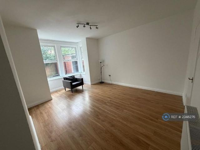 4 bedroom end of terrace house to rent
