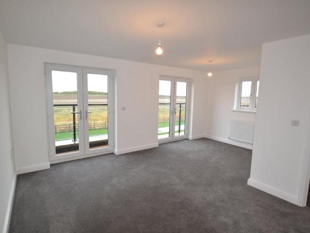 4 bedroom end of terrace house to rent