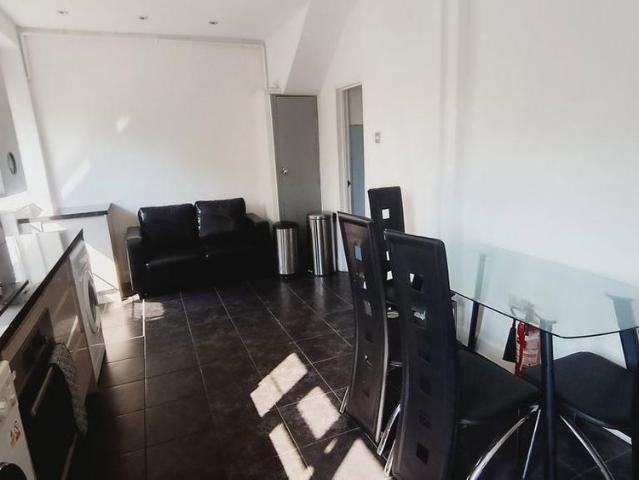 4 bedroom end of terrace house to rent