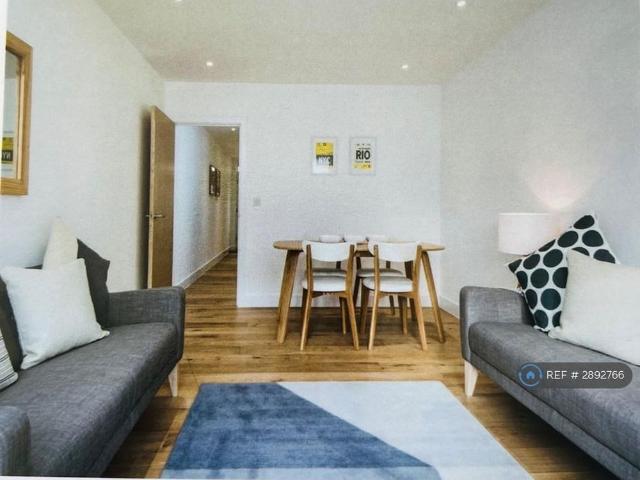 4 bedroom end of terrace house to rent