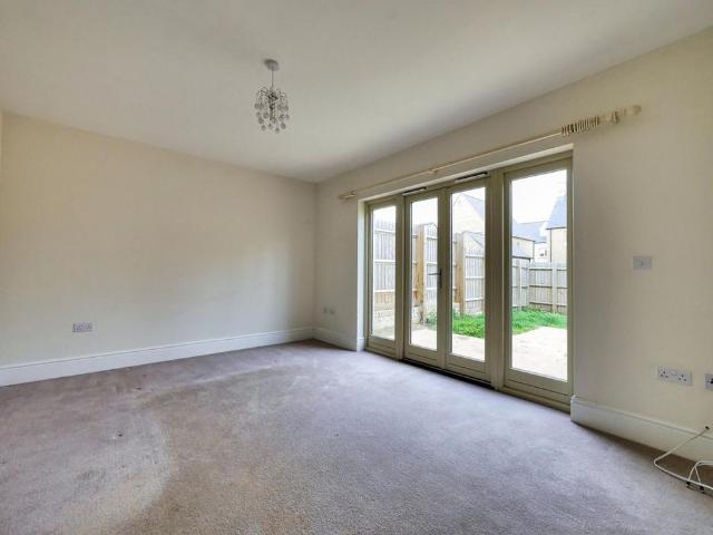 4 bedroom end of terrace house to rent