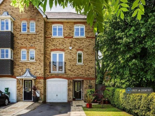 4 bedroom end of terrace house to rent