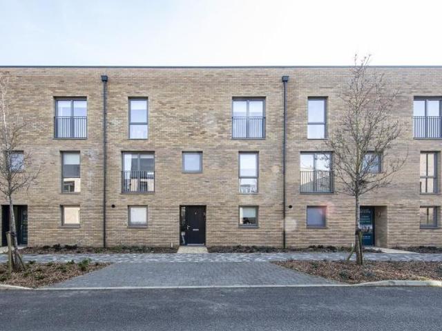 4 bedroom end of terrace house to rent