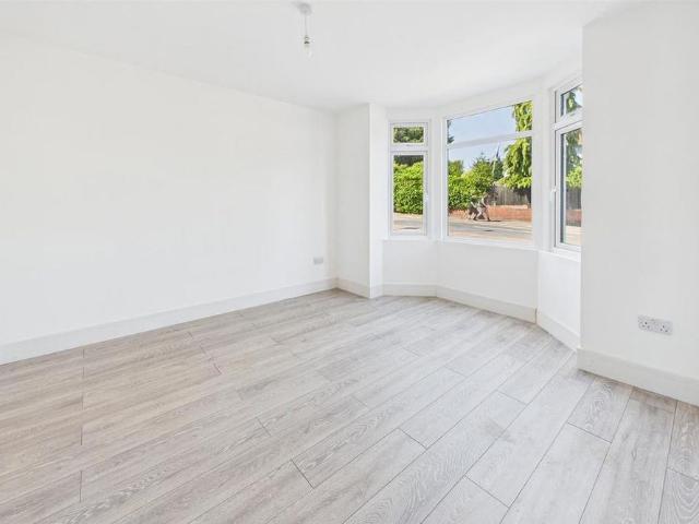 4 bedroom end of terrace house to rent