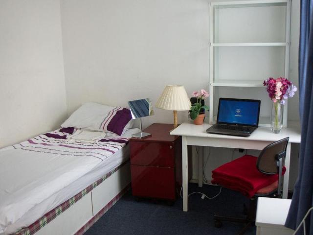 4 bedroom end of terrace house to rent