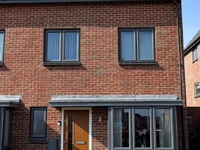 4 bedroom end of terrace house to rent