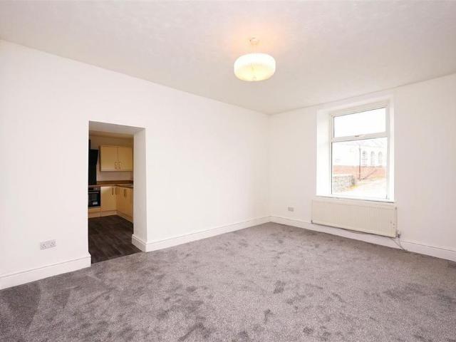 4 bedroom end of terrace house to rent