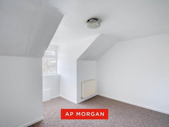 4 bedroom end of terrace house to rent