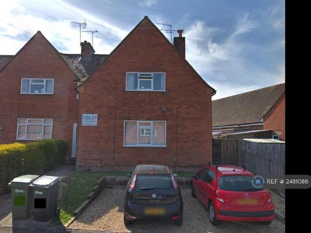 4 bedroom end of terrace house to rent