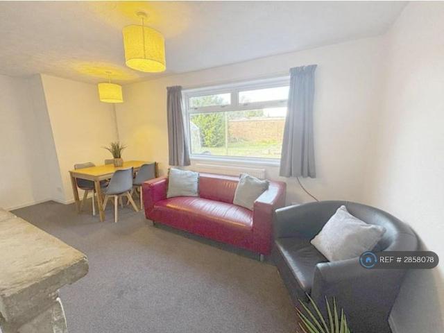 4 bedroom end of terrace house to rent