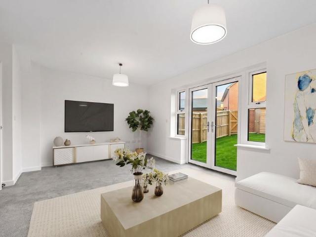 4 bedroom end of terrace house to rent