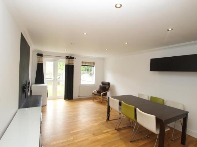 4 bedroom end of terrace house to rent