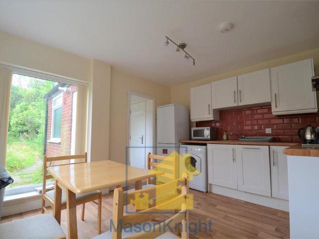 4 bedroom end of terrace house to rent