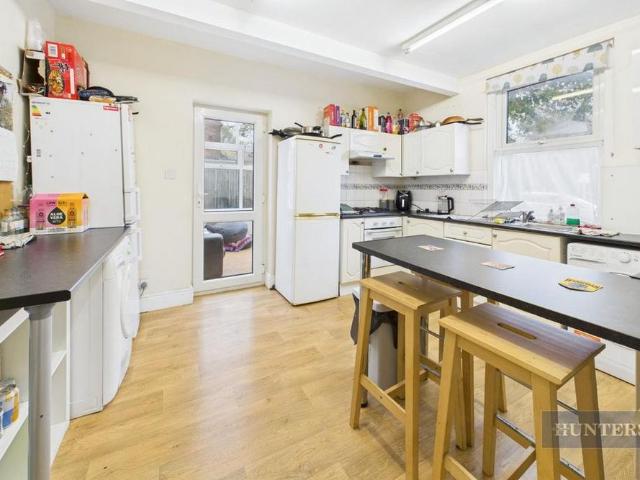 4 bedroom end of terrace house to rent