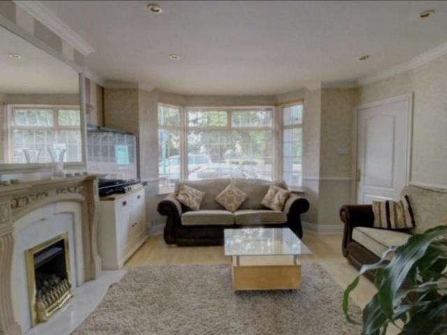 4 bedroom end of terrace house to rent