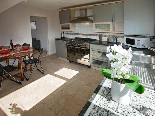 4 bedroom end of terrace house to rent