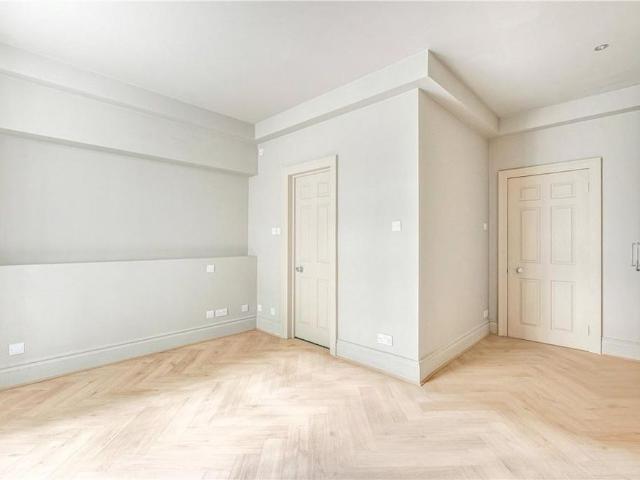 4 bedroom end of terrace house to rent