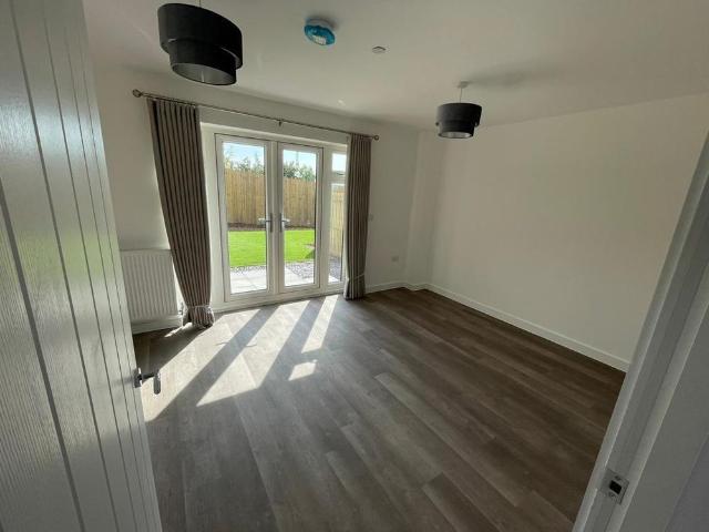 4 bedroom end of terrace house to rent