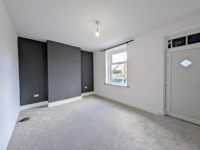 4 bedroom end of terrace house to rent