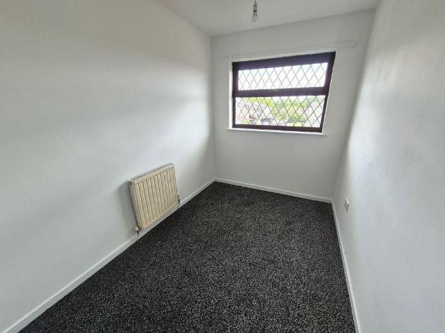 4 bedroom end of terrace house to rent