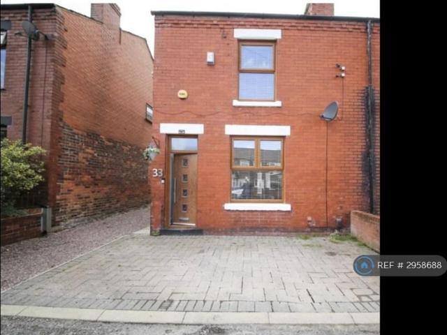 4 bedroom end of terrace house to rent