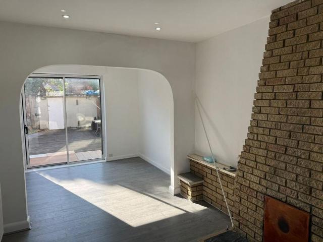 4 bedroom end of terrace house to rent
